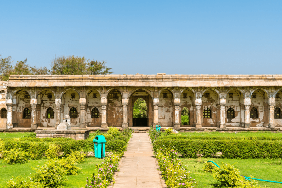 Best Places to Visit in Pavagadh Hill Station - History, Time & More ...